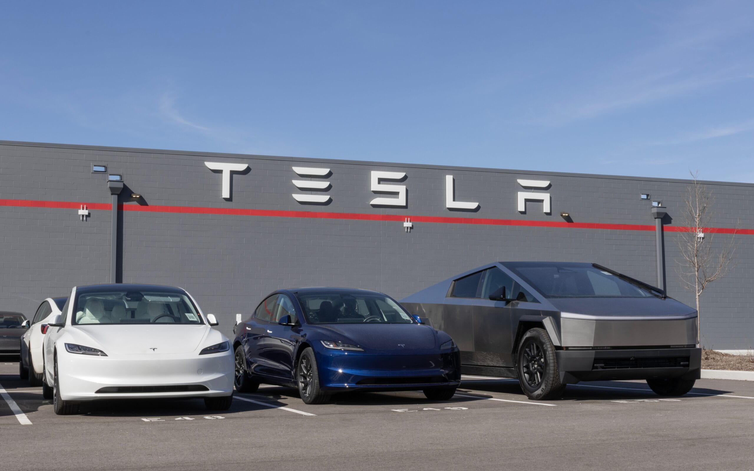 Tesla Loses Top EV Spot as BYD Extends Global Lead