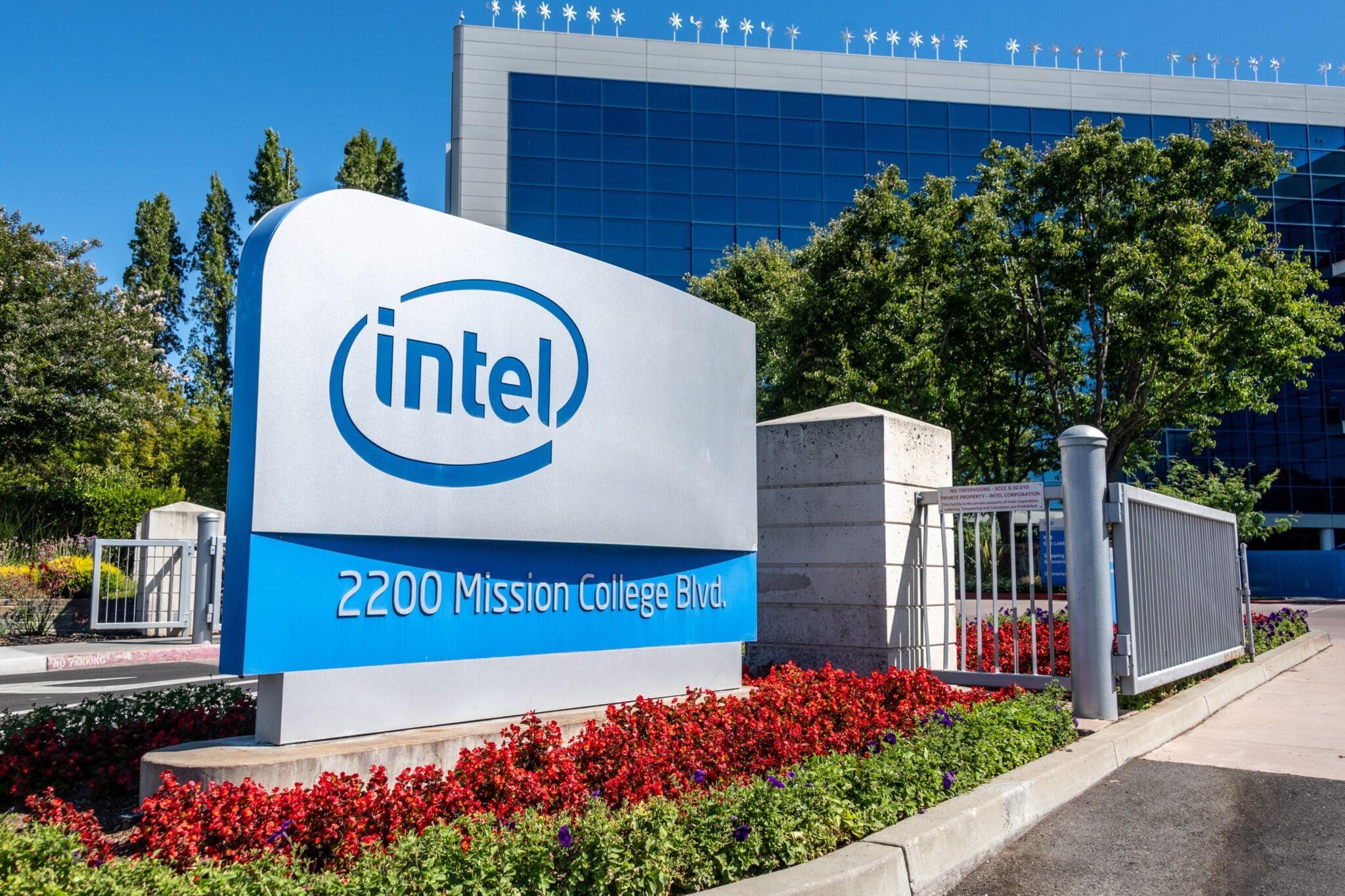 Intel Loses Server CPU Share to AMD and Arm: How Bad Is It?