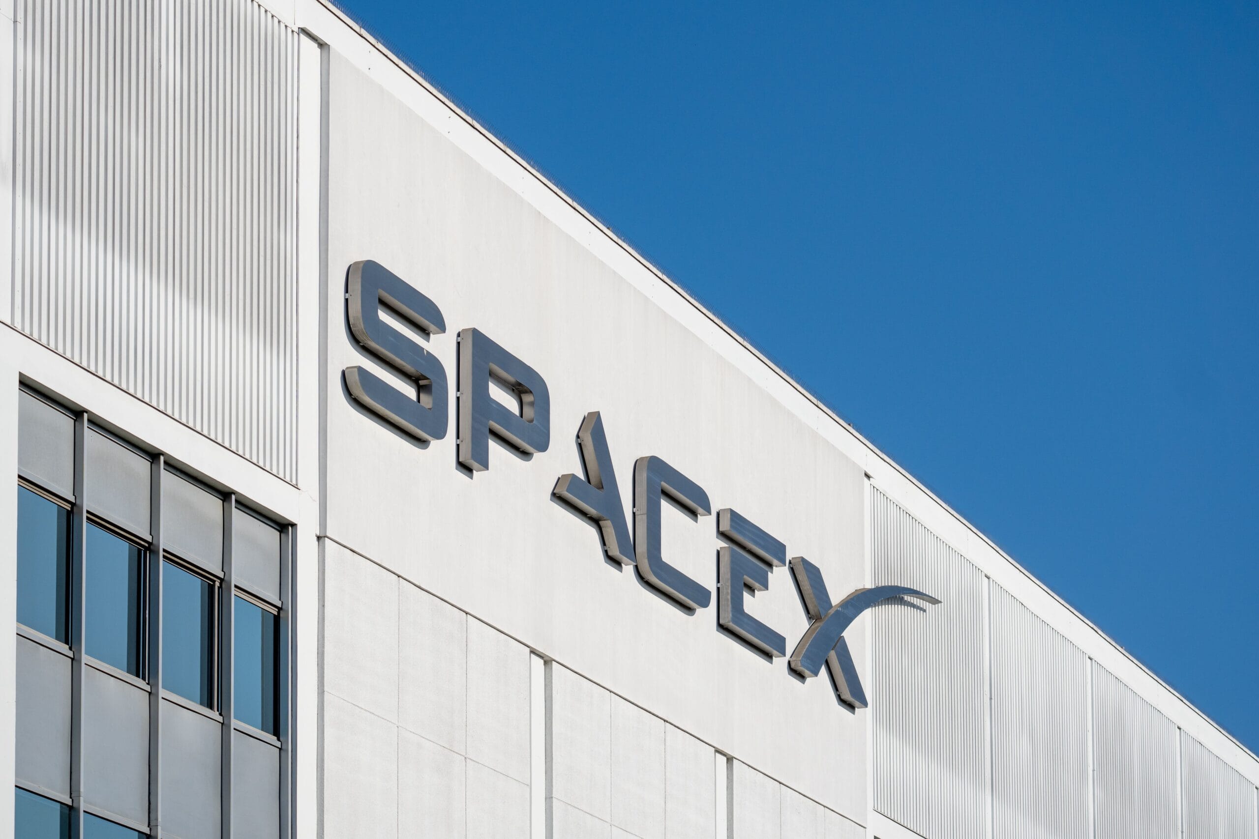SpaceX IPO Opens to Retail Investors Through Robinhood, Fidelity, and ...